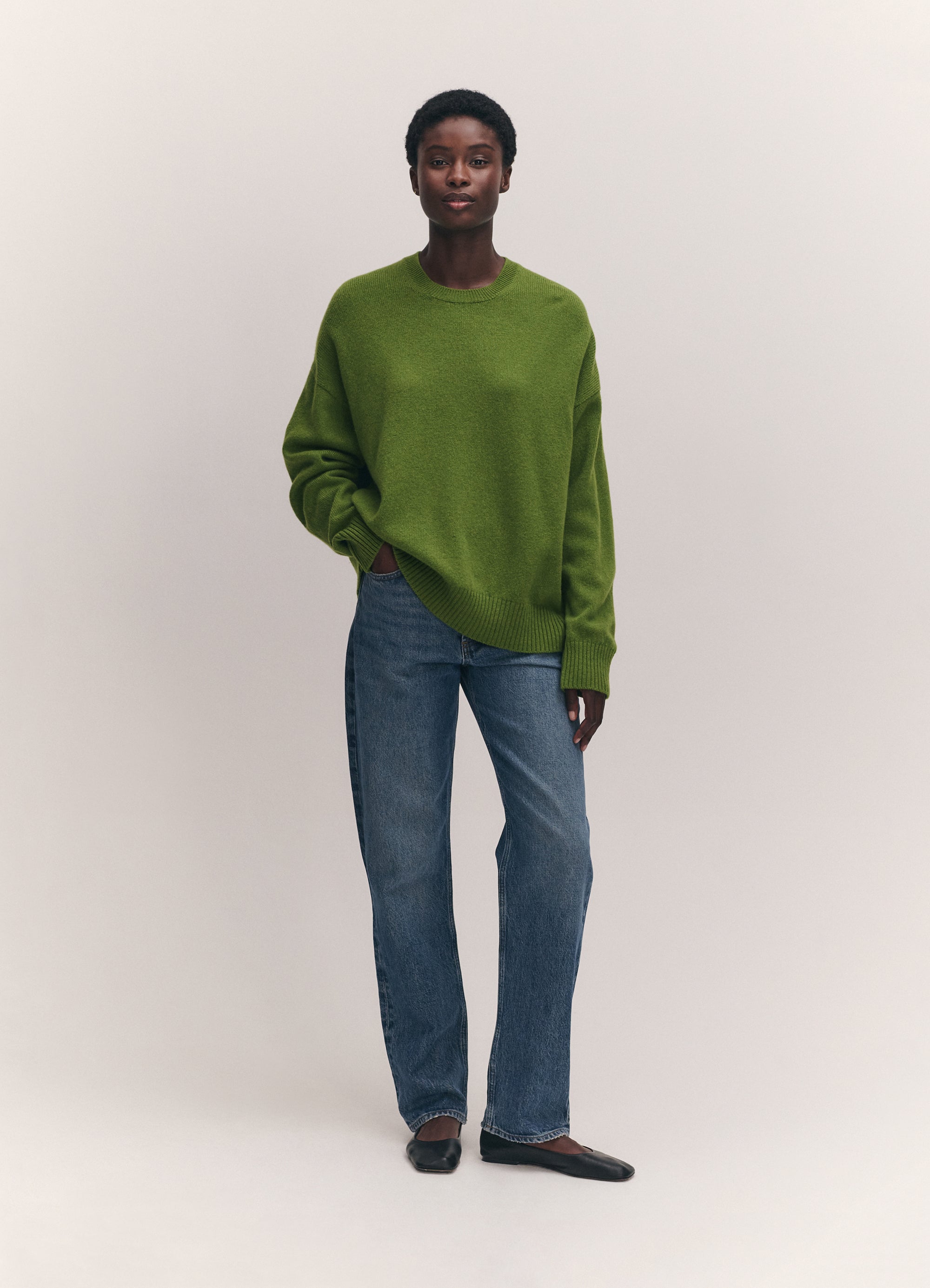 Innes Slouch Crewneck in Pickle Green – &Daughter