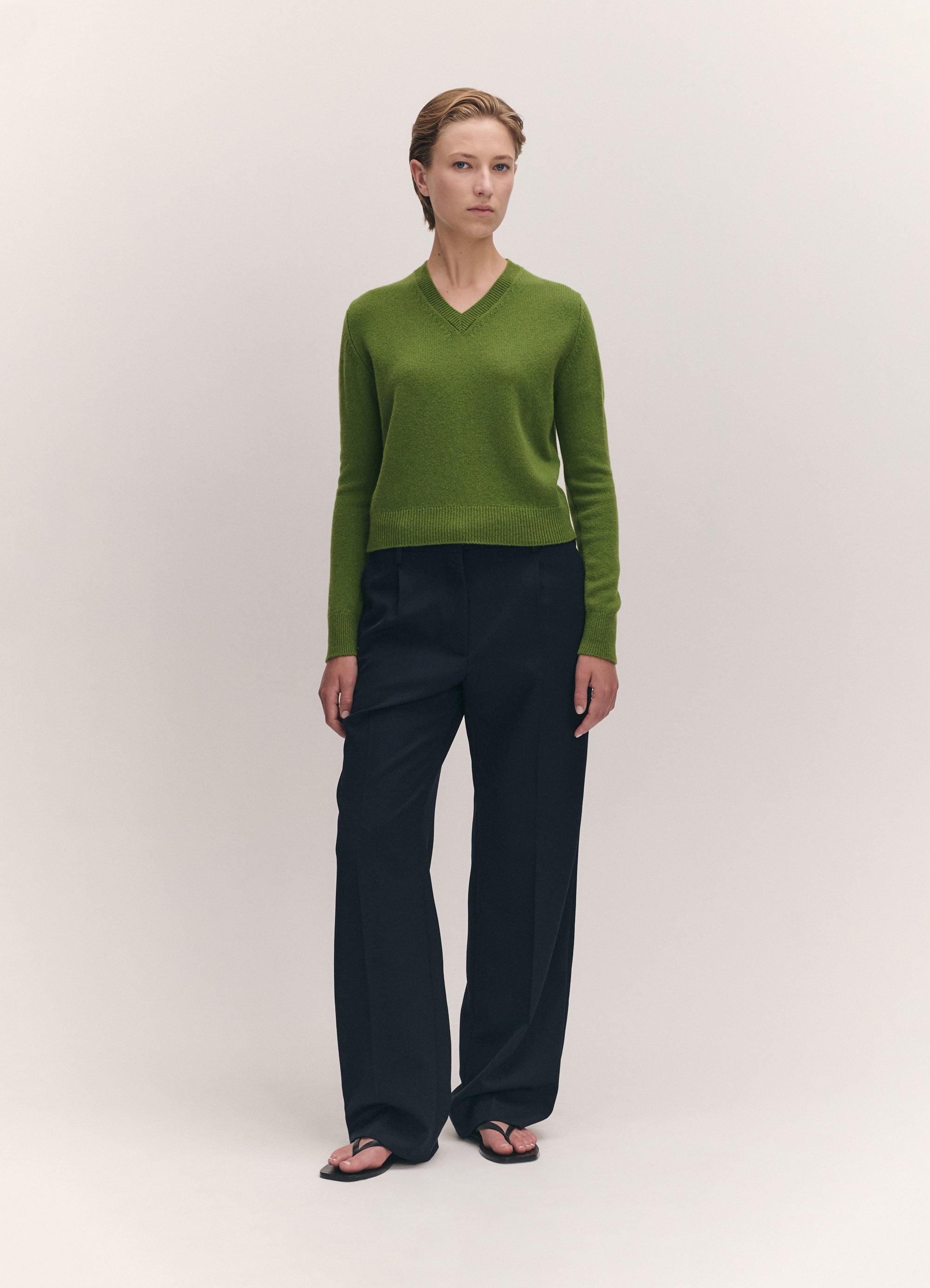 Sligo Shrunken V-Neck in Pickle Green – &Daughter