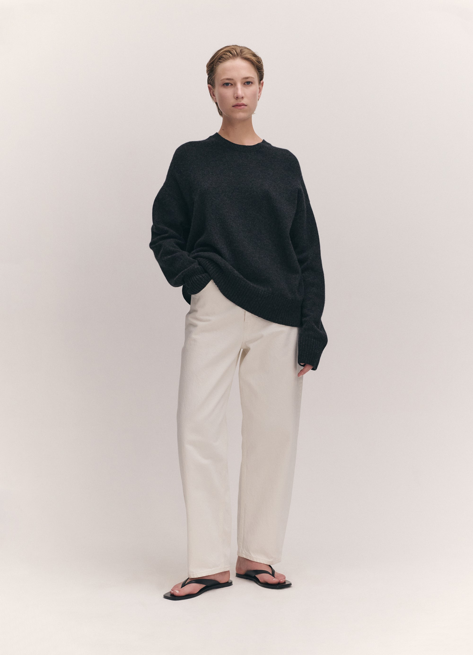 Innes Slouch Crewneck in Charcoal – &Daughter