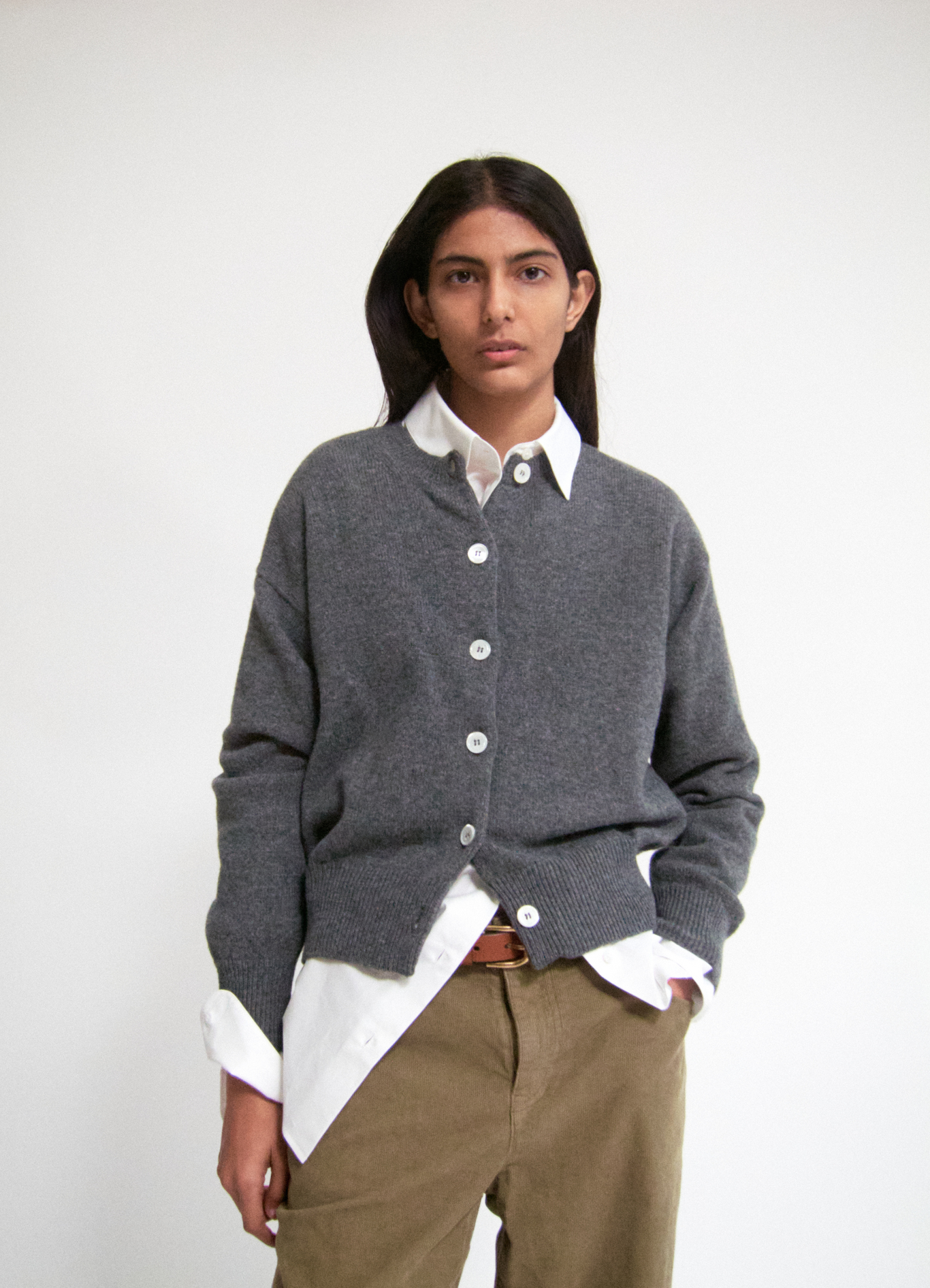 Ada Crewneck Cardigan in Grey – &Daughter
